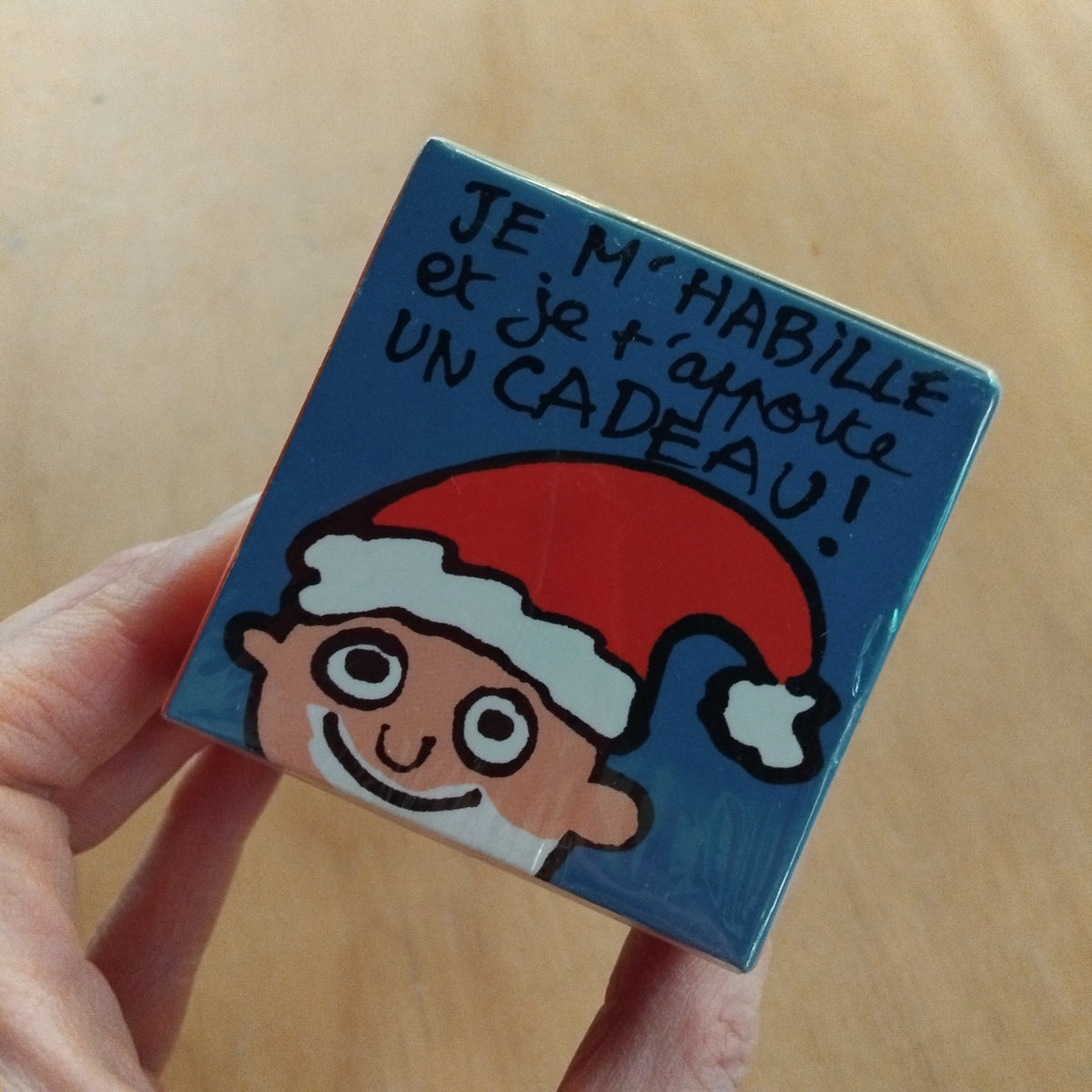 Je m'habille et je t'apporte un cadeau ! – Librairie William Crocodile