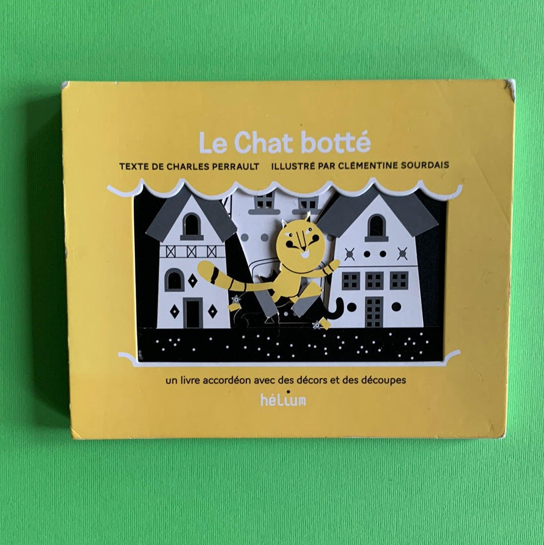 Le Chat Botté. Un livre accordéon avec des décors et des découpes ...